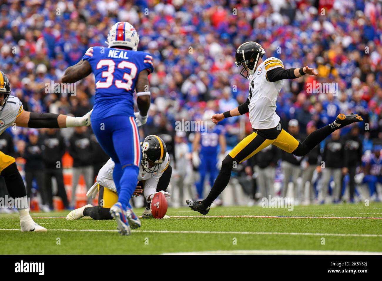 Orchard Park, New York, USA. 9th Oct, 2022. October 9th, 2022 ...