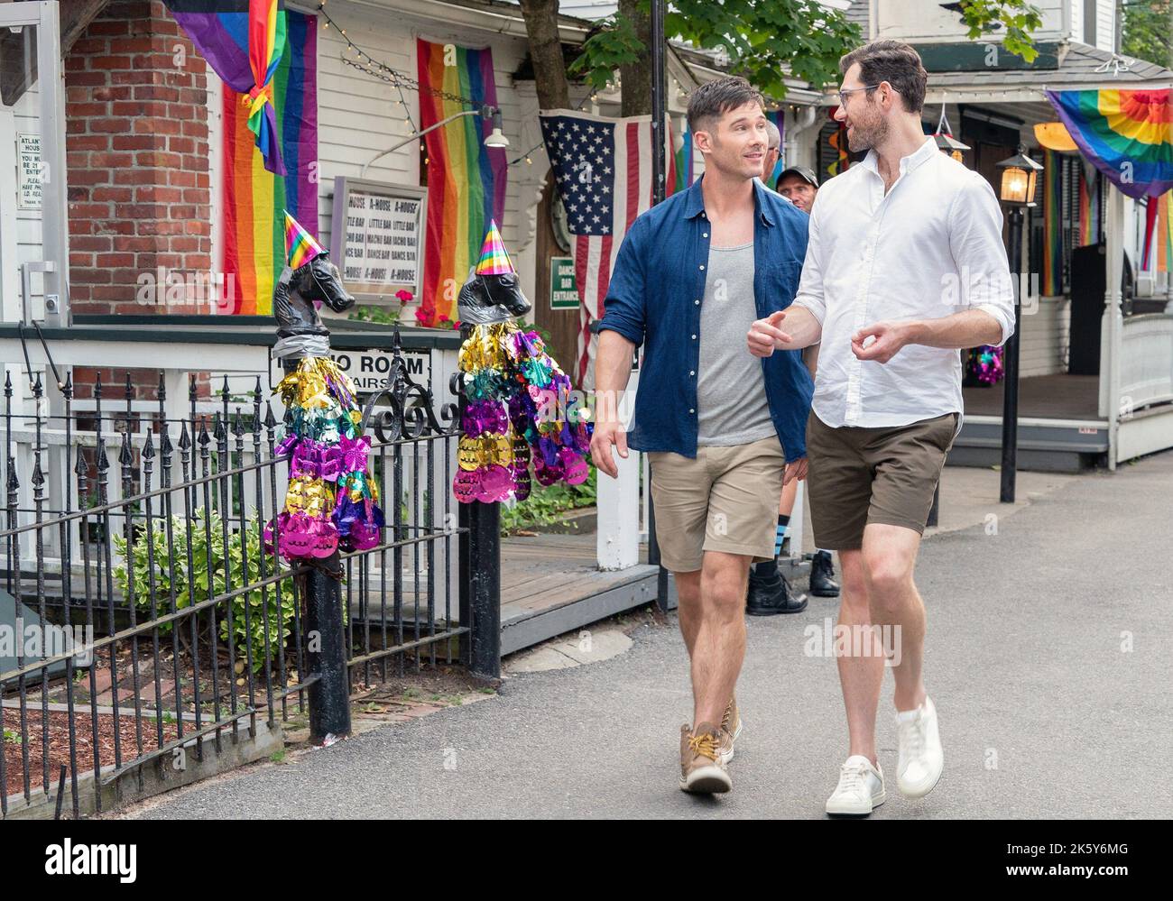 BROS, from left: Luke Macfarlane, Billy Eichner, 2022. ph: Nicole ...