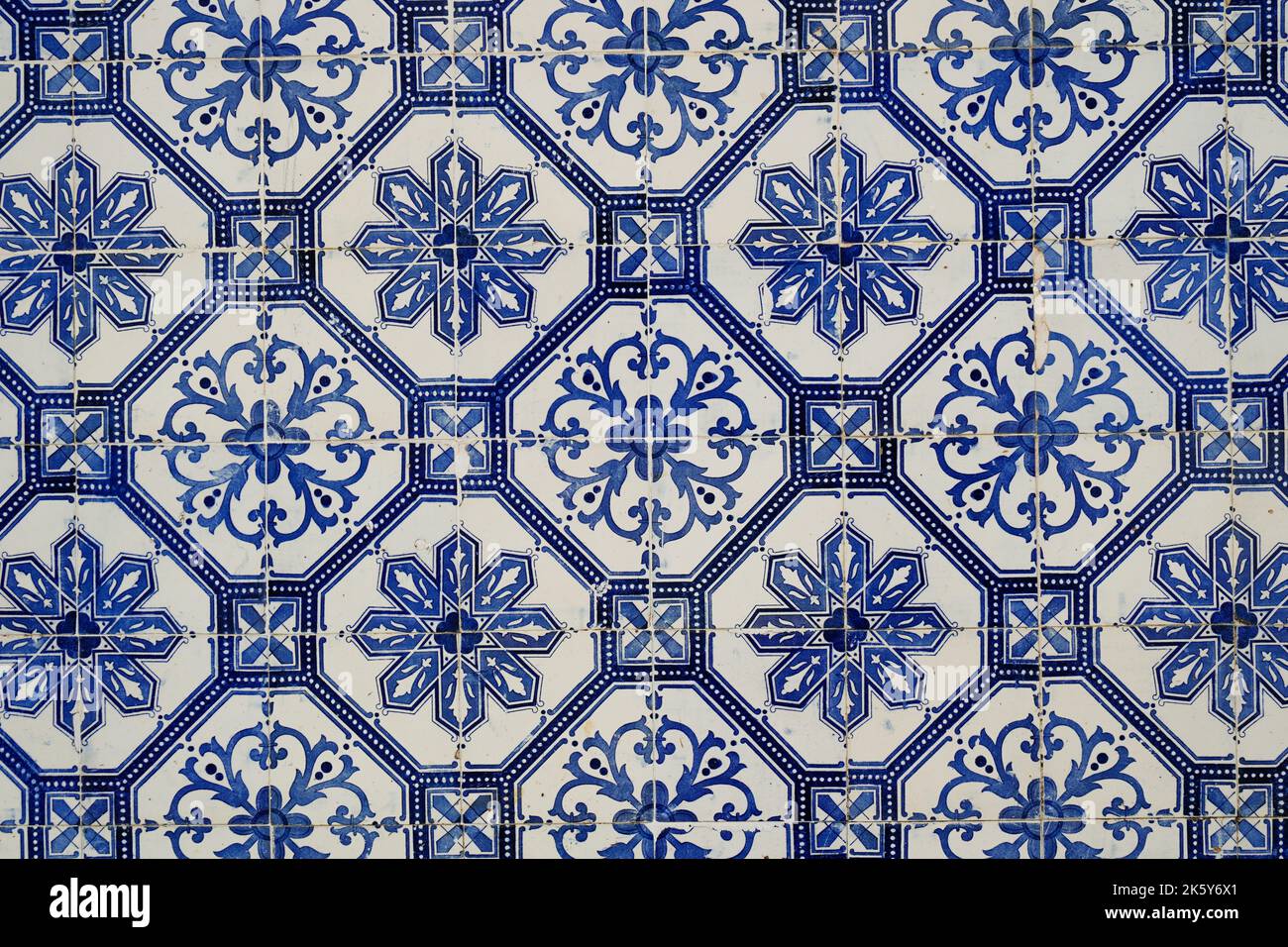 Tile pattern lisbon hi-res stock photography and images - Alamy