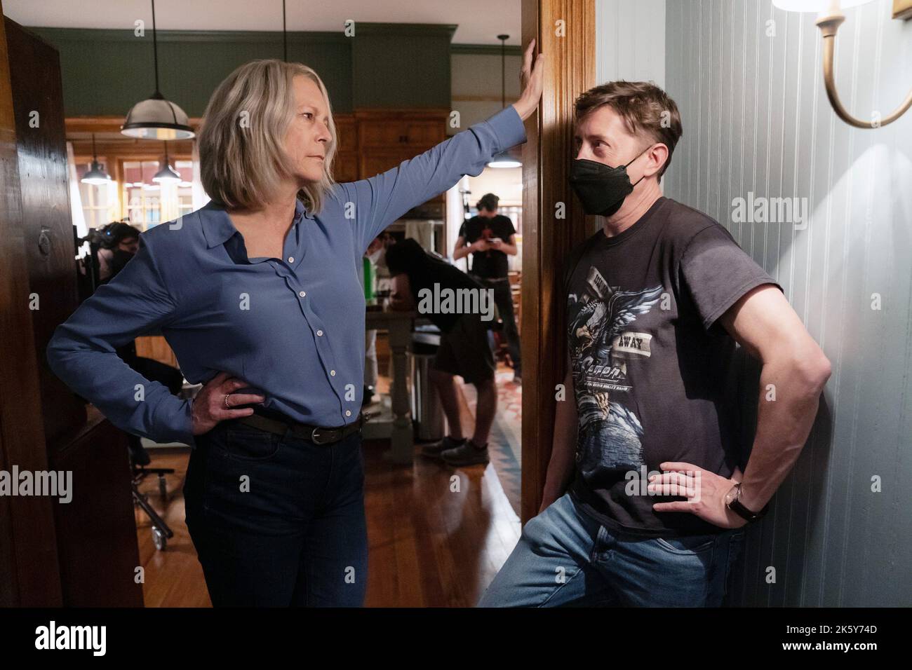 HALLOWEEN ENDS, from left: Jamie Lee Curtis, director David Gordon Green, on set, 2022. ph: Ryan ...