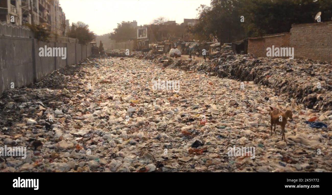 INVISIBLE DEMONS, (aka INVISIBLE DEMONS TUHON MERKIT), a street scene ...