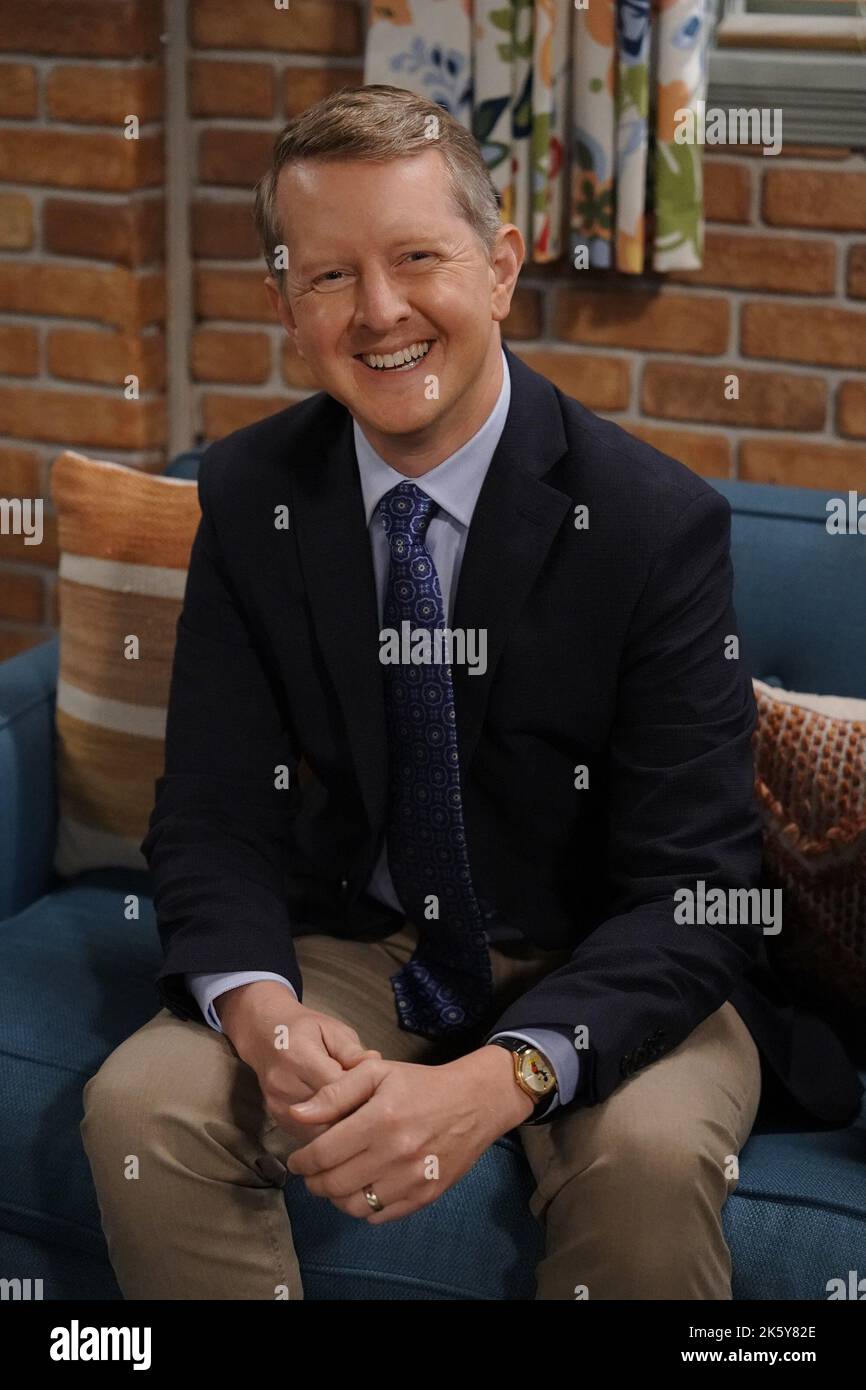 CALL ME KAT, Ken Jennings, on-set, Call Me Ken Jennings', (Season 3, ep ...