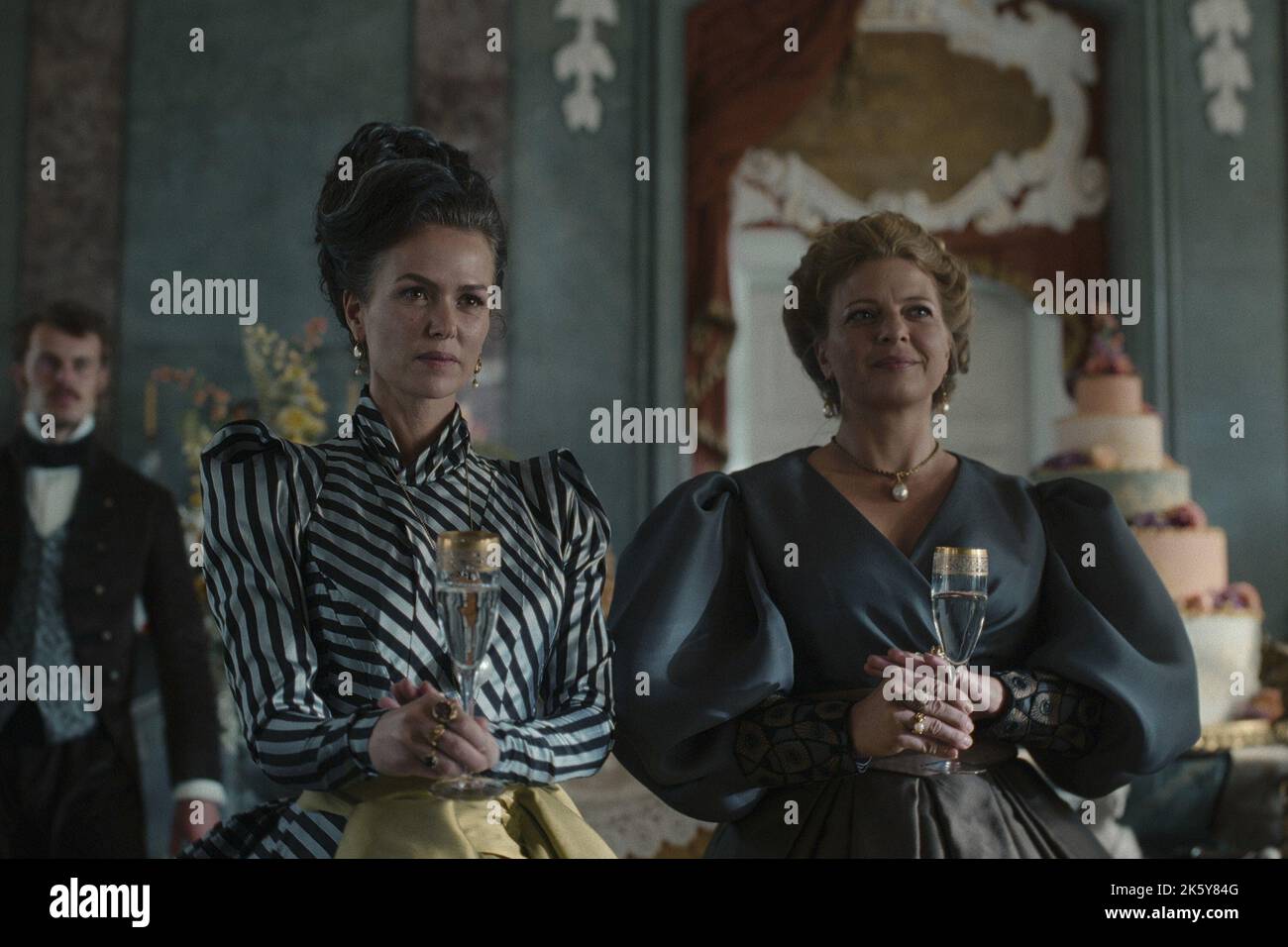 THE EMPRESS, (aka DIE KAISERIN), Melika Foroutan (left), (Season 1, ep ...