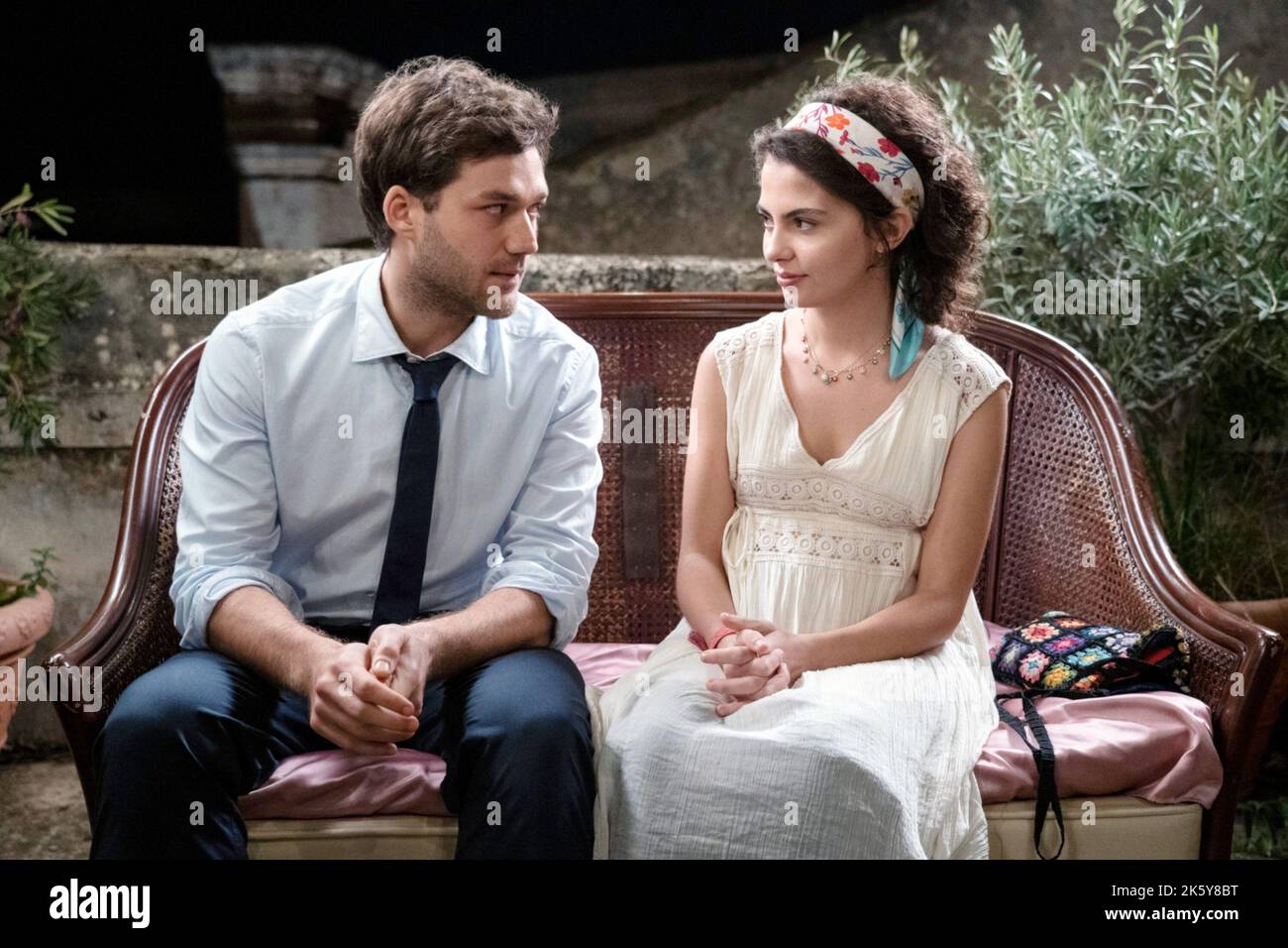 JUMPING FROM HIGH PLACES, (aka PER LANCIARSI DALLE STELLE), from left ...