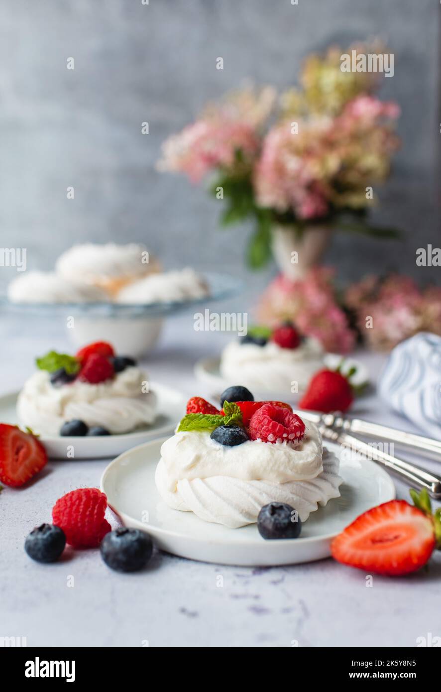 Pavlova meringue cake blueberries hi-res stock photography and images ...