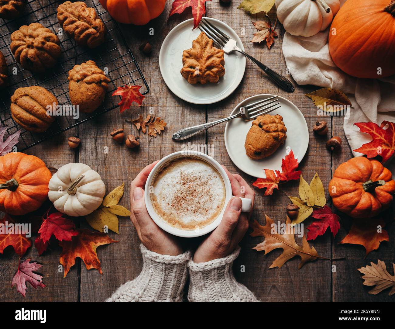 Fall cakes hi-res stock photography and images - Alamy
