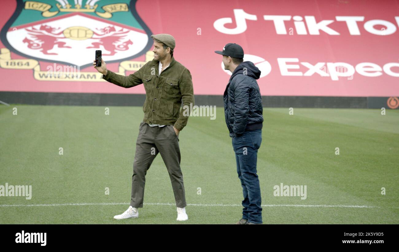 WELCOME TO WREXHAM, from left: Ryan Reynolds, Rob McElhenney, 'Welcome ...