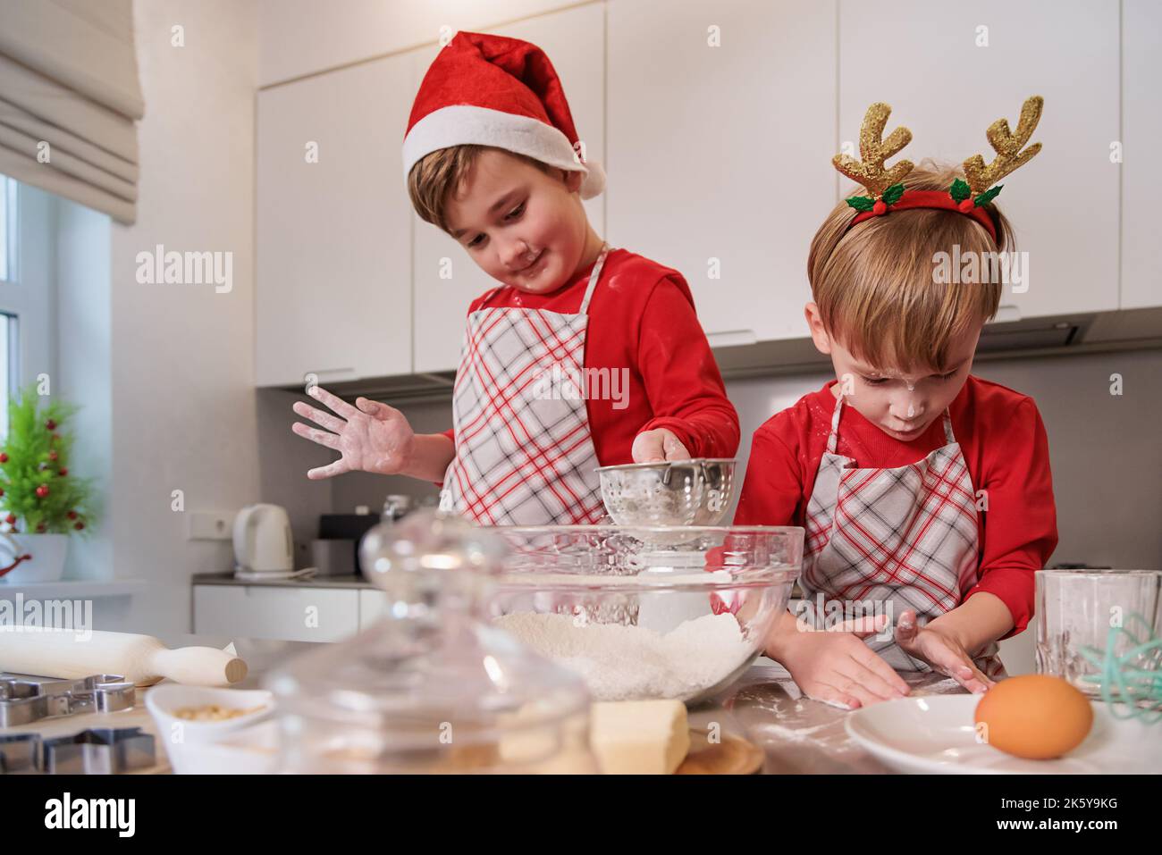 Mother christmas costume hi-res stock photography and images - Alamy
