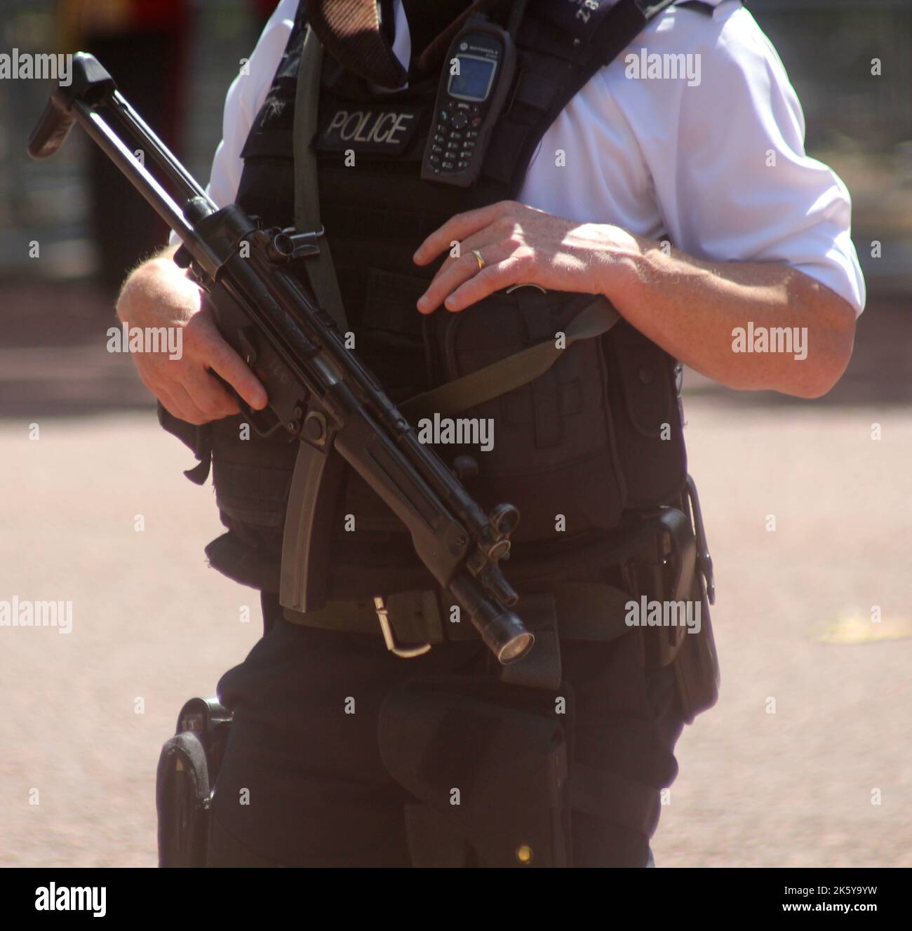 British armed police officer London England Stock Photo - Alamy