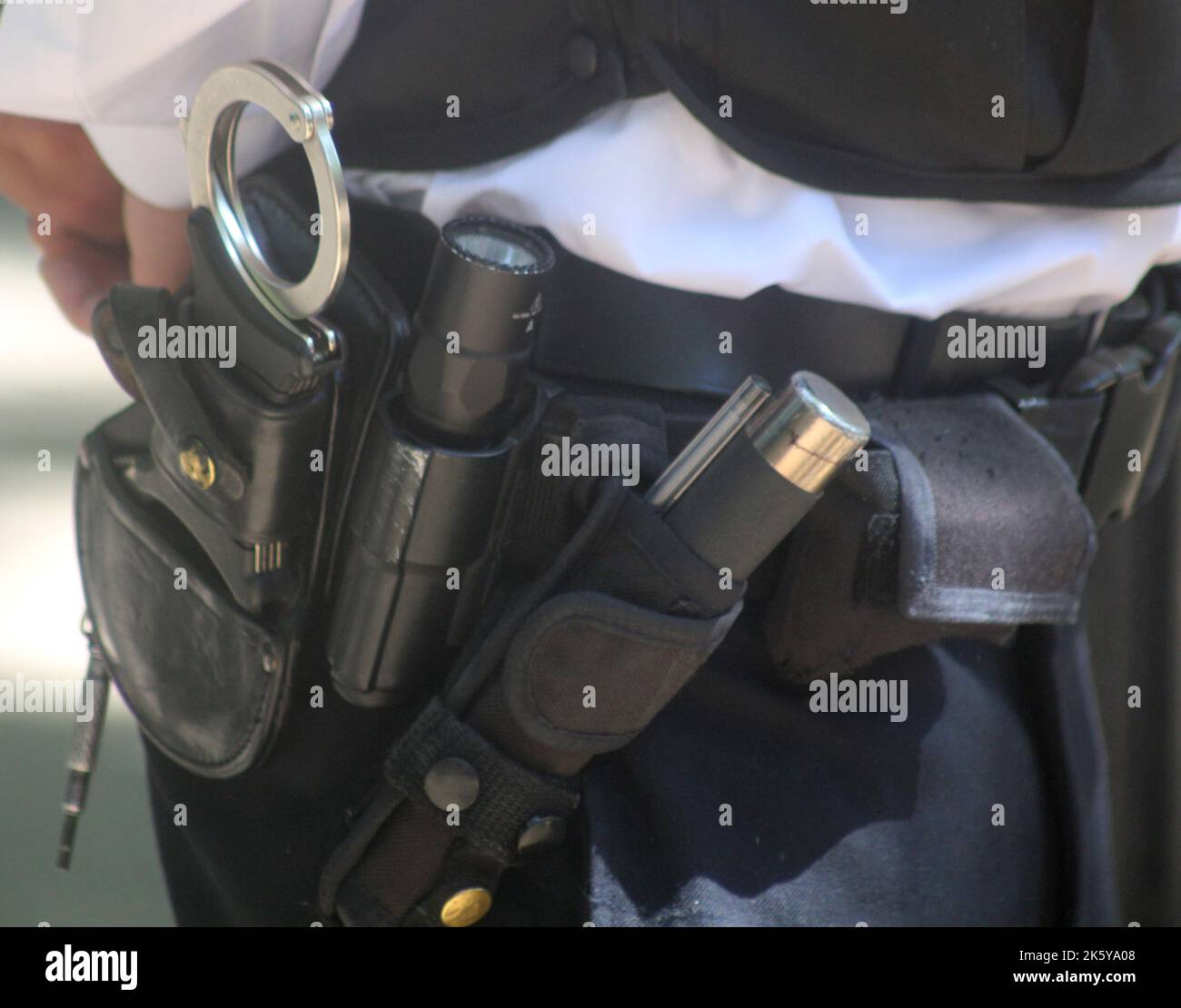 British armed police officer London England Stock Photo - Alamy