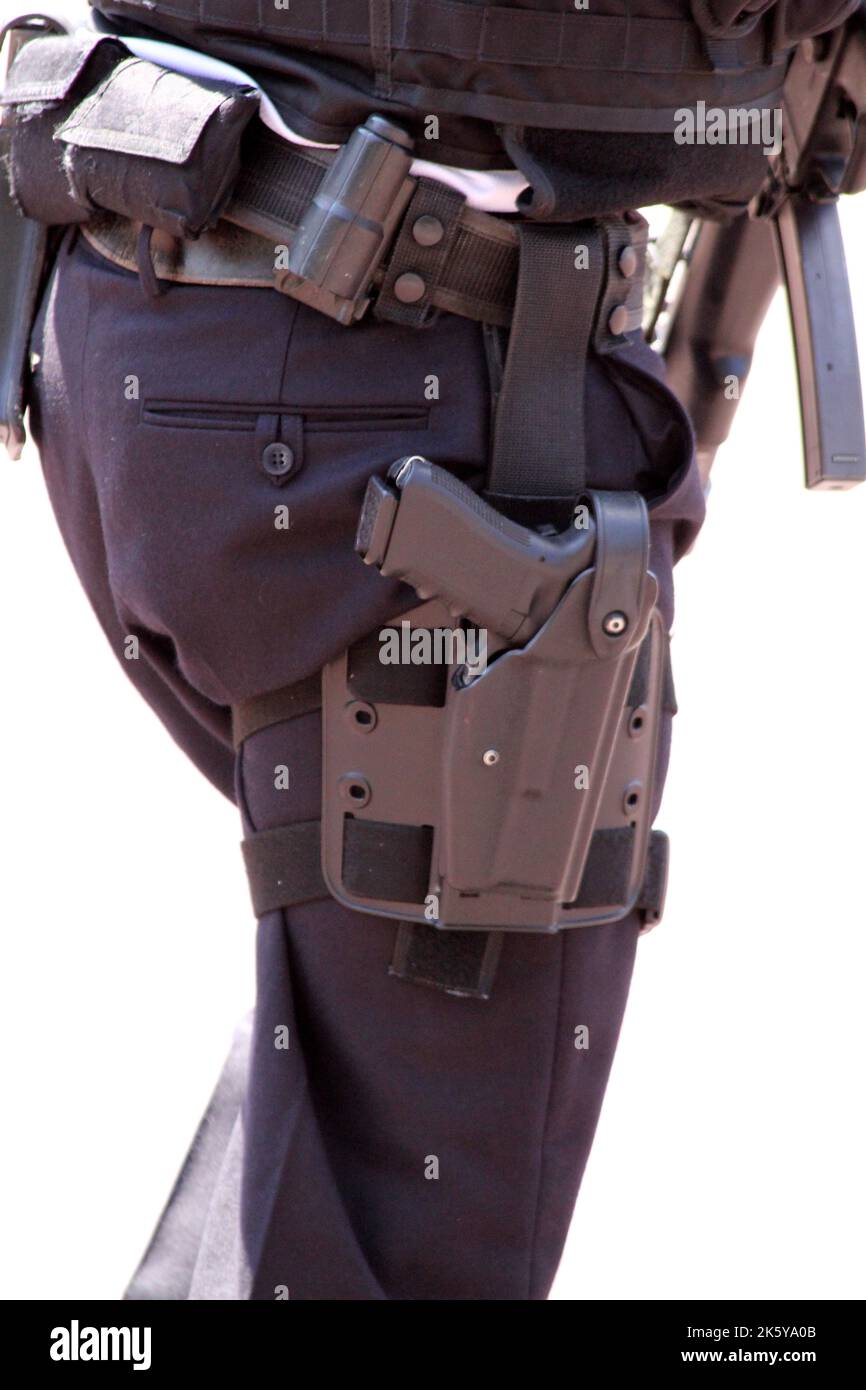 British armed police officer London England Stock Photo - Alamy