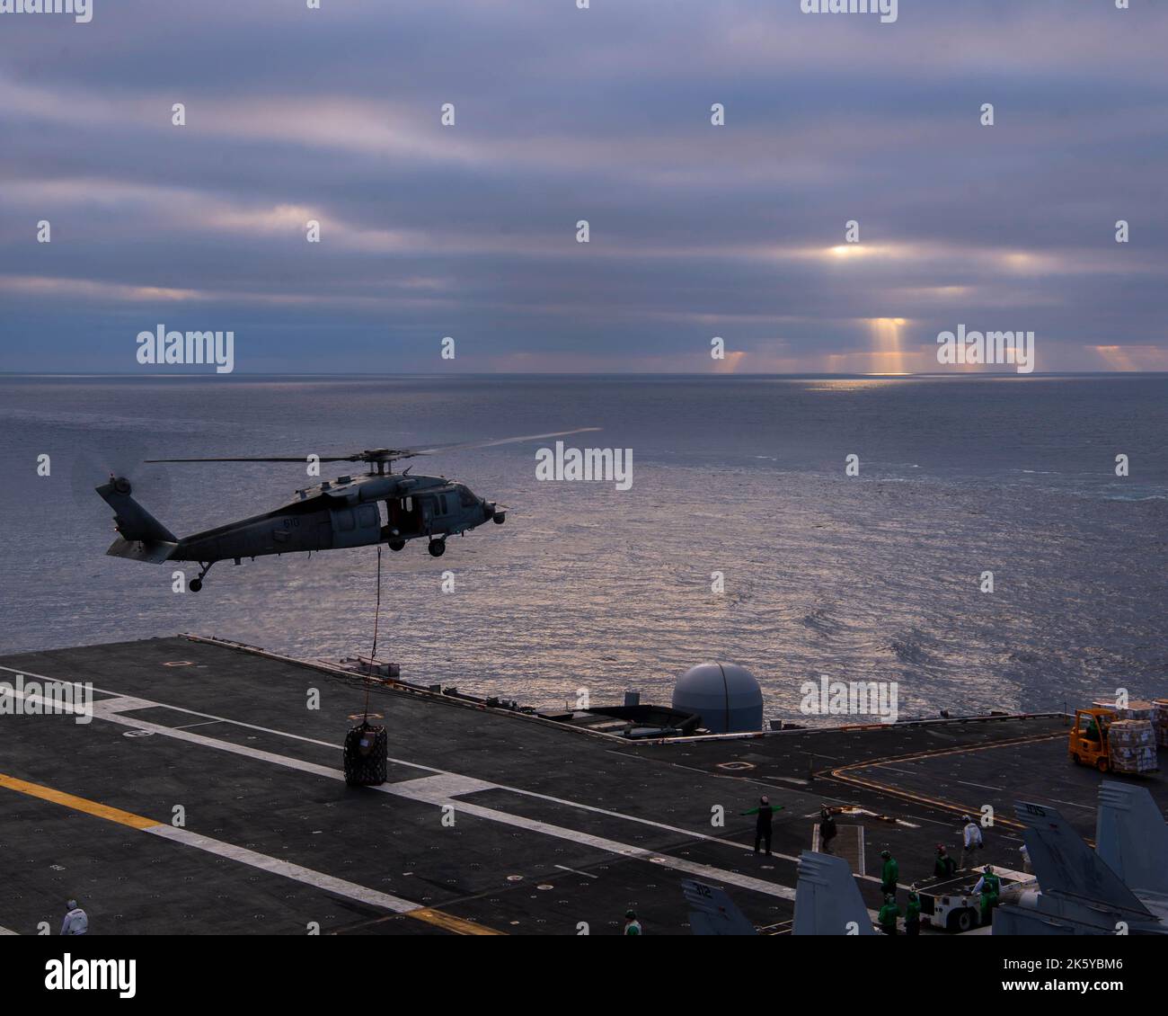 221009-N-KU796-1179 PACIFIC OCEAN (Oct. 9, 2022) An MH-60S Sea Hawk ...