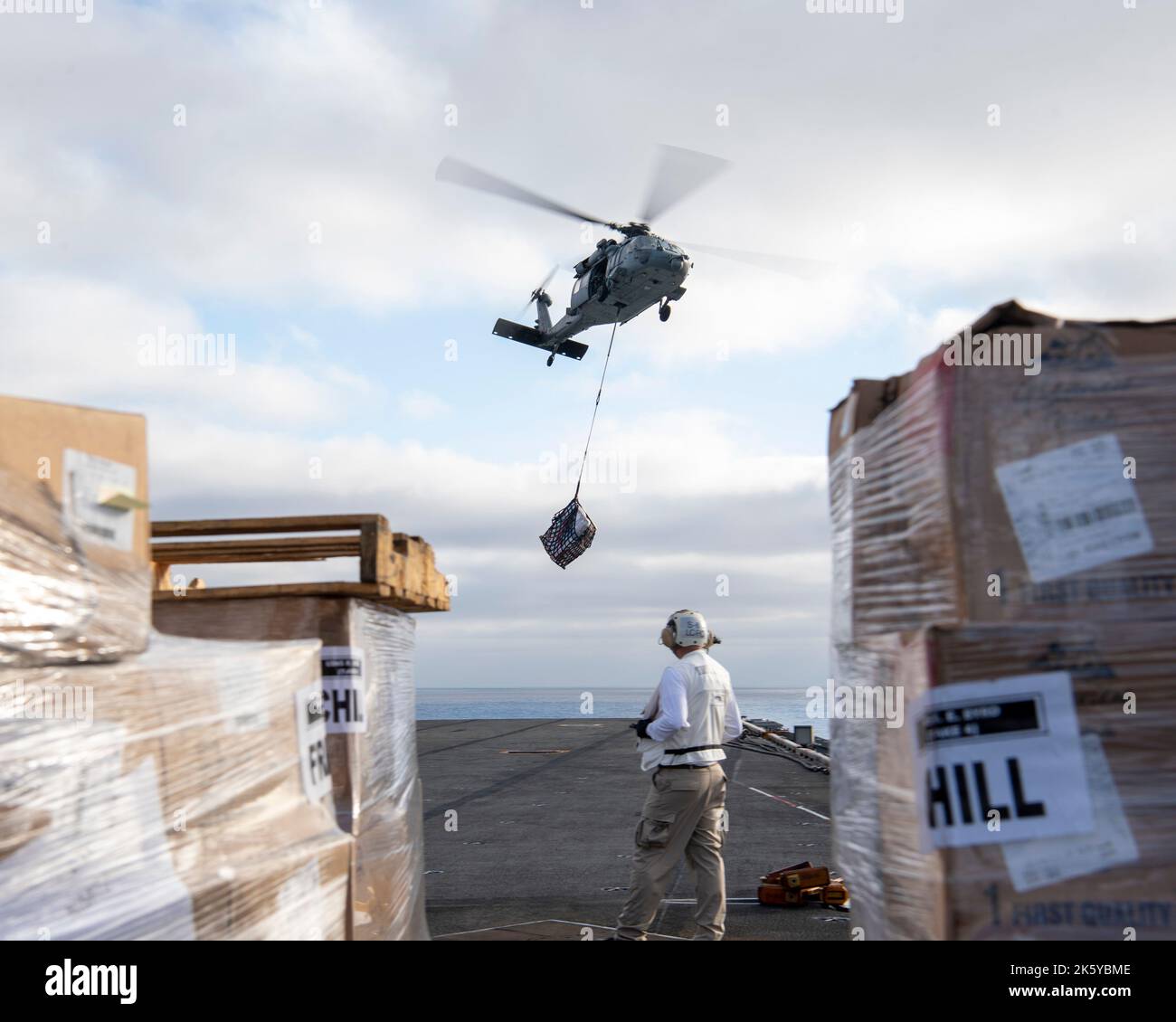 221009-N-KU796-2133 PACIFIC OCEAN (Oct. 9, 2022) An MH-60S Sea Hawk ...