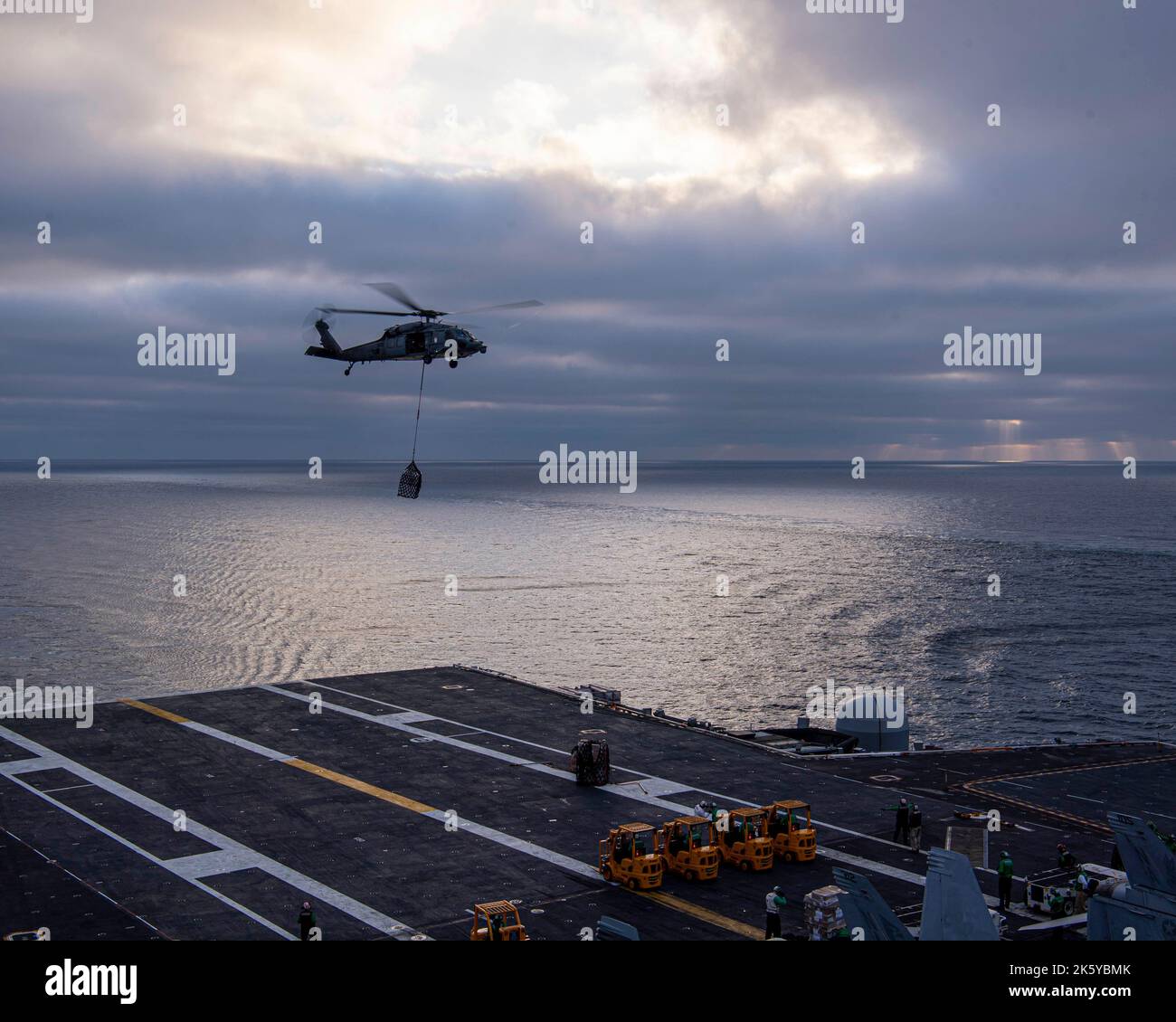 221009-N-KU796-1225 PACIFIC OCEAN (Oct. 9, 2022) An MH-60S Sea Hawk ...