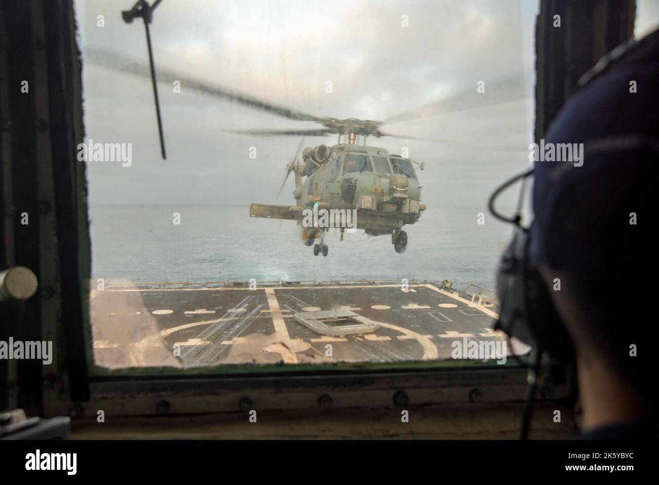 221008-N-ZQ263-1029 PACIFIC OCEAN (Oct. 8, 2022) An MH-60R Sea Hawk ...