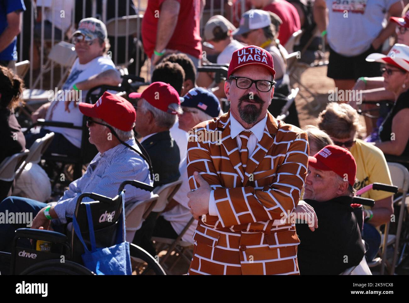 Mesa, Arizona, USA. 9th Oct, 2022. The Wall Guy who comes to every ...