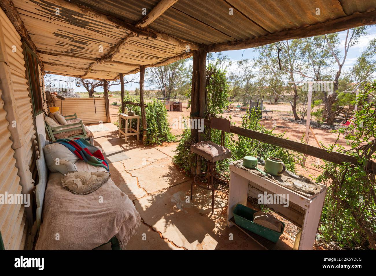 Abandonned verandah at Old Andado Homestead in the Australian Outback ...