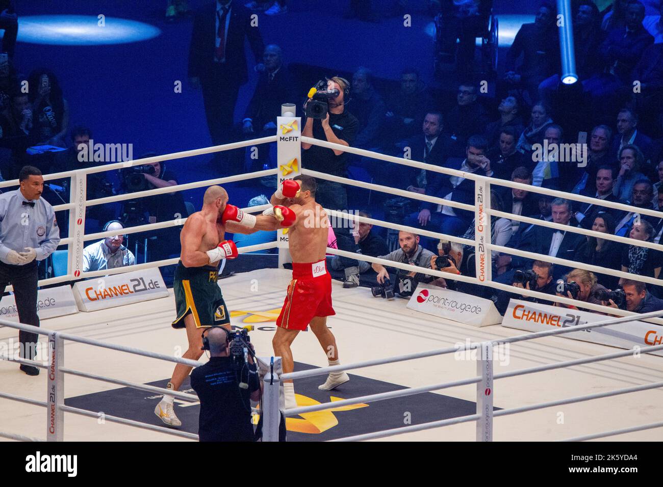 Carl froch boxing hi-res stock photography and images - Alamy