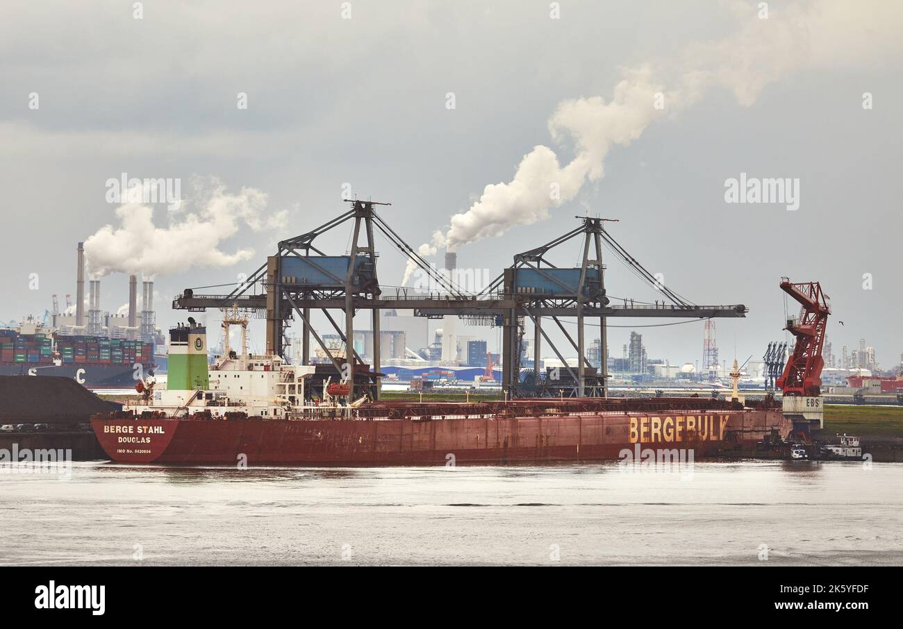 Unloading process hi-res stock photography and images - Alamy