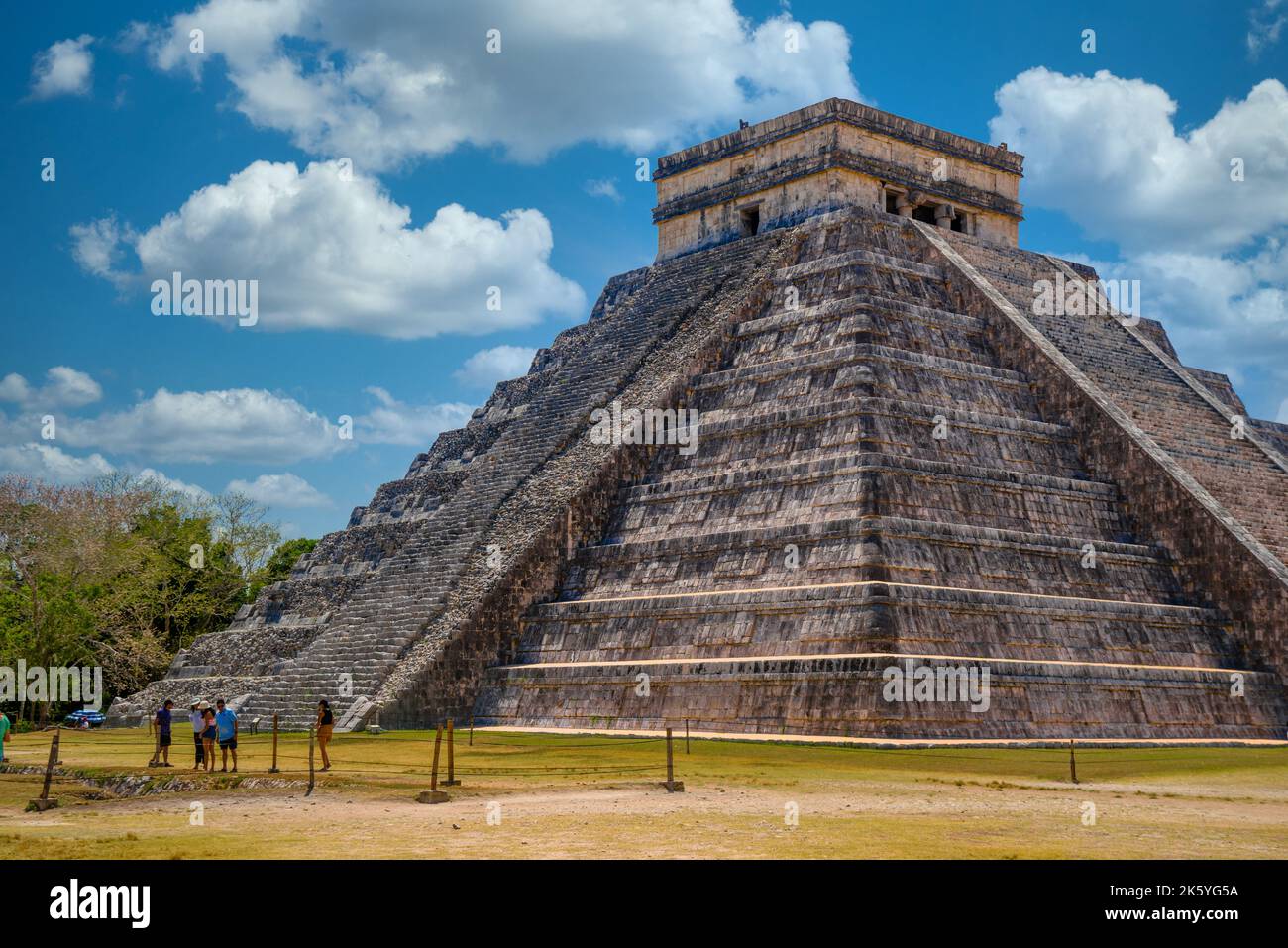 Temple Pyramid of Kukulcan El Castillo, Chichen Itza, Yucatan, Mexico ...
