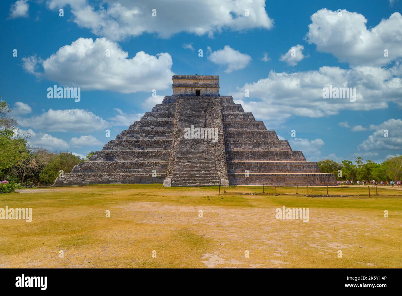 Temple Pyramid of Kukulcan El Castillo, Chichen Itza, Yucatan, Mexico ...
