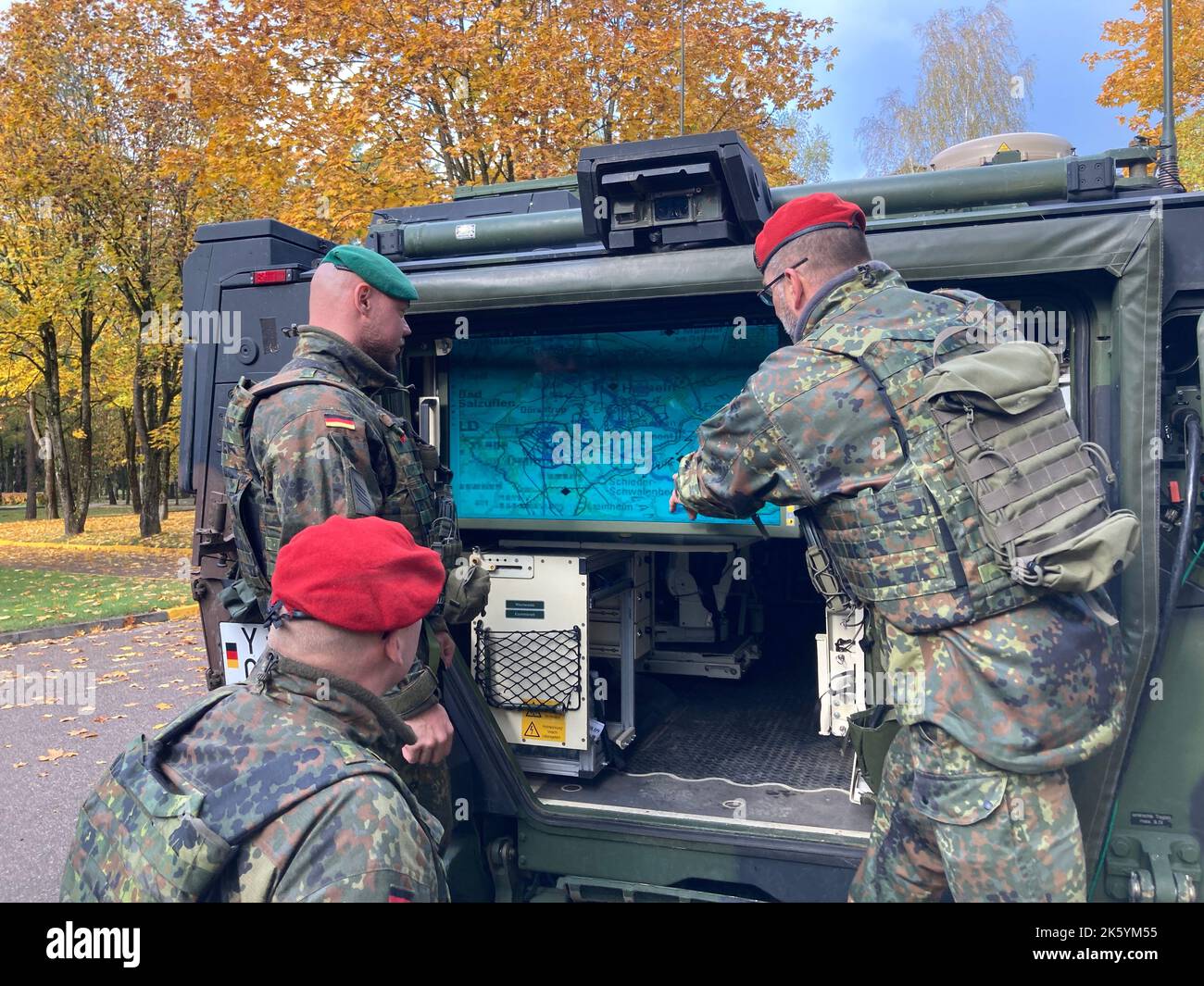 Important sign hi-res stock photography and images - Alamy