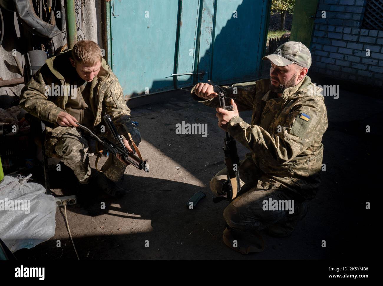 Cleaning rifle hi-res stock photography and images - Alamy