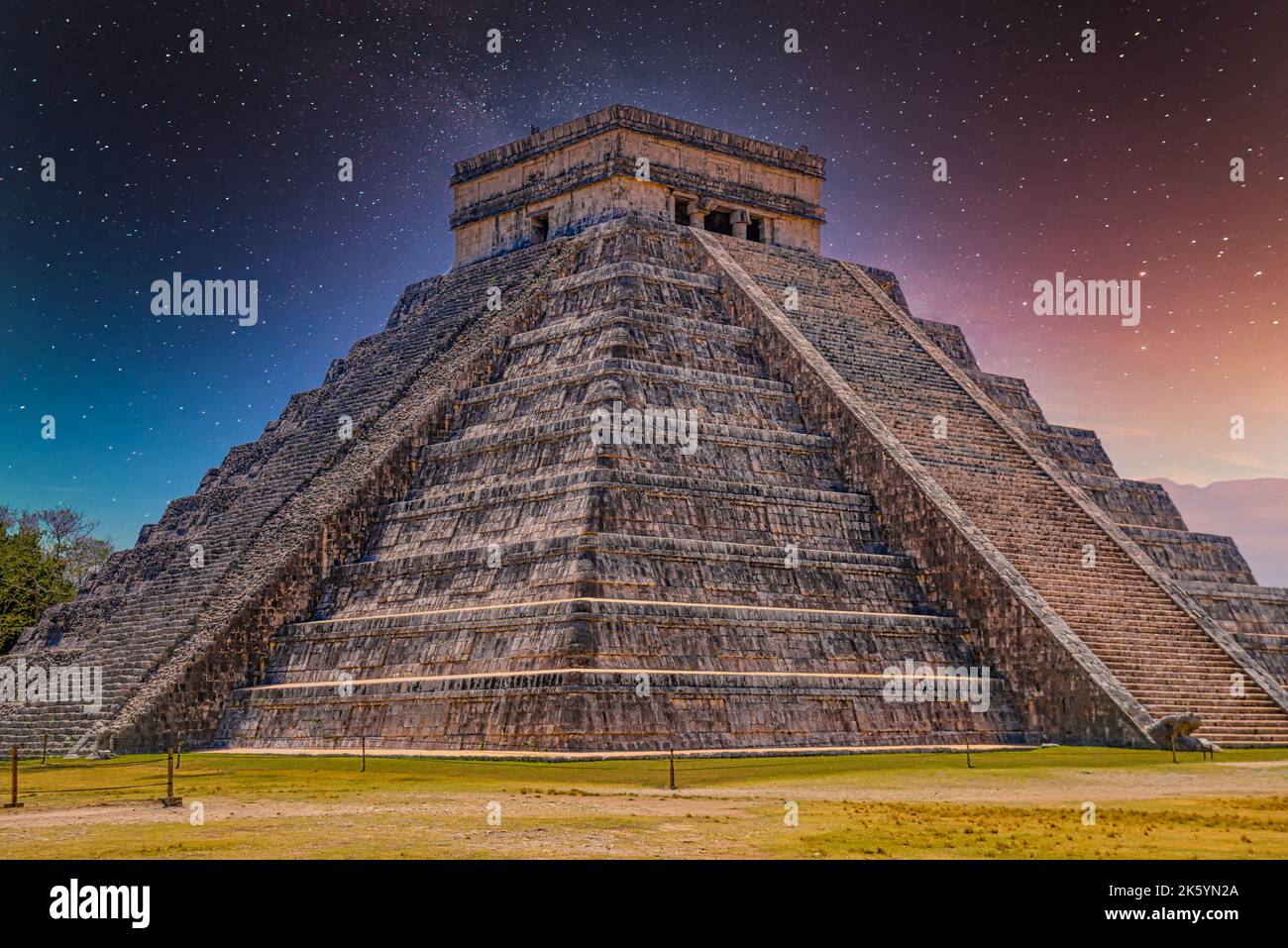 Temple Pyramid of Kukulcan El Castillo, Chichen Itza, Yucatan, Mexico ...