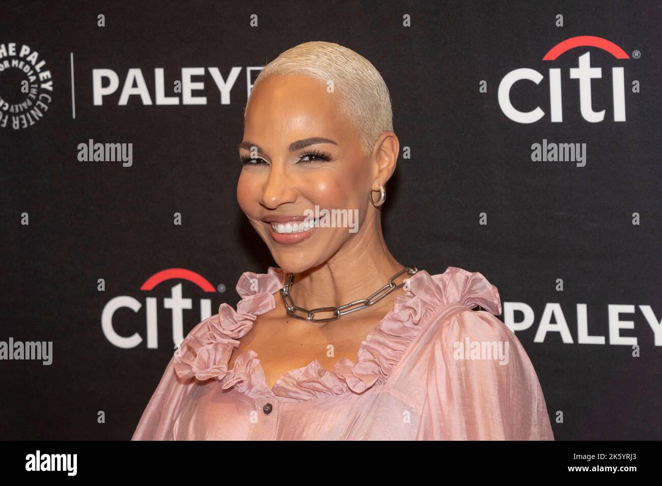 NEW YORK, NEW YORK - OCTOBER 10: Amanda Brugel attends NEW YORK, NEW YORK - OCTOBER 10: Amanda Brugel attends