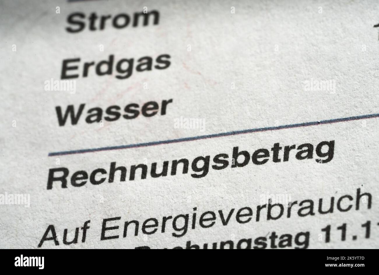 10 October 2022, Hesse, Frankfurt/Main: An annual bill for the energy ...