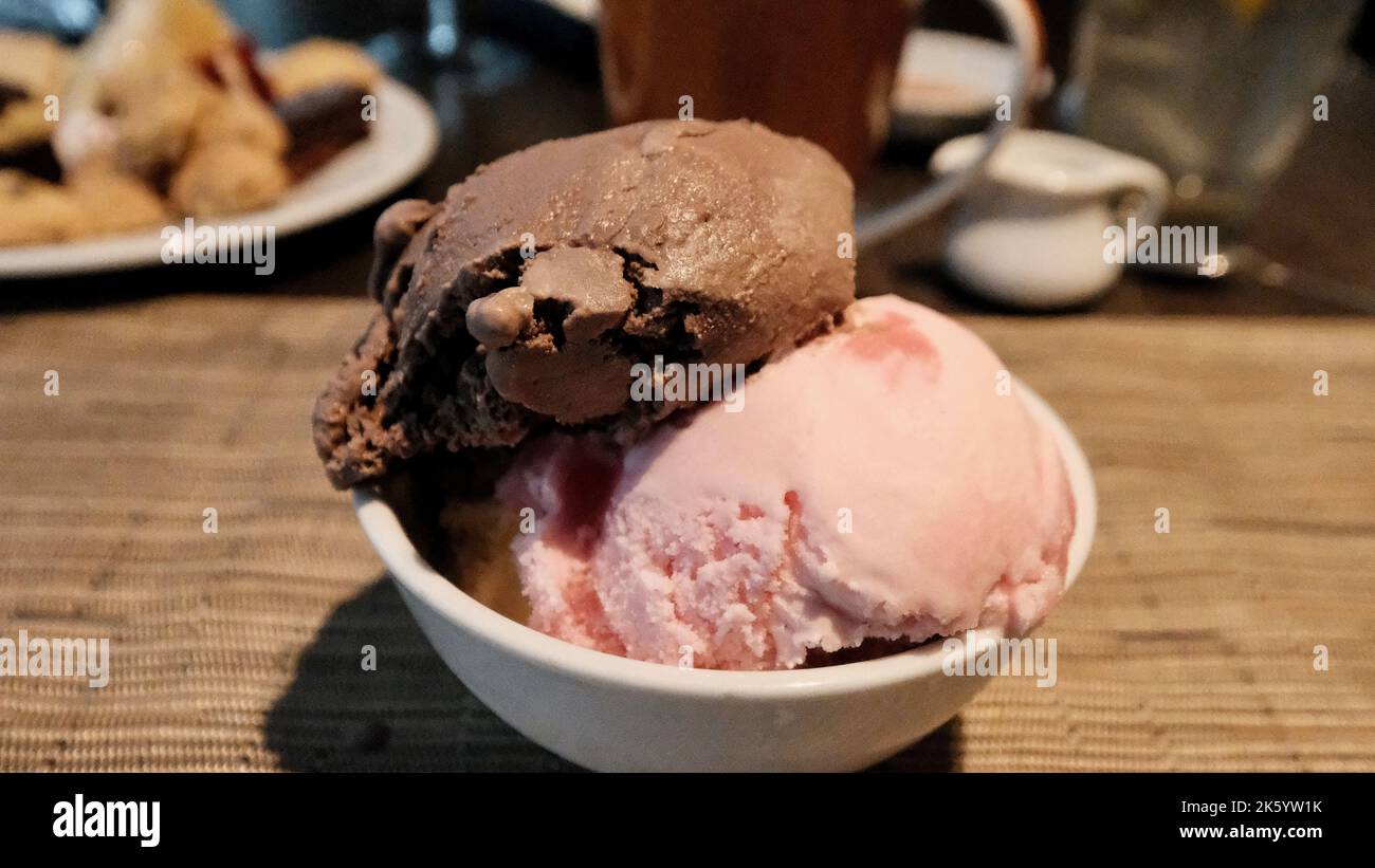Food buffet ice cream hi-res stock photography and images - Alamy
