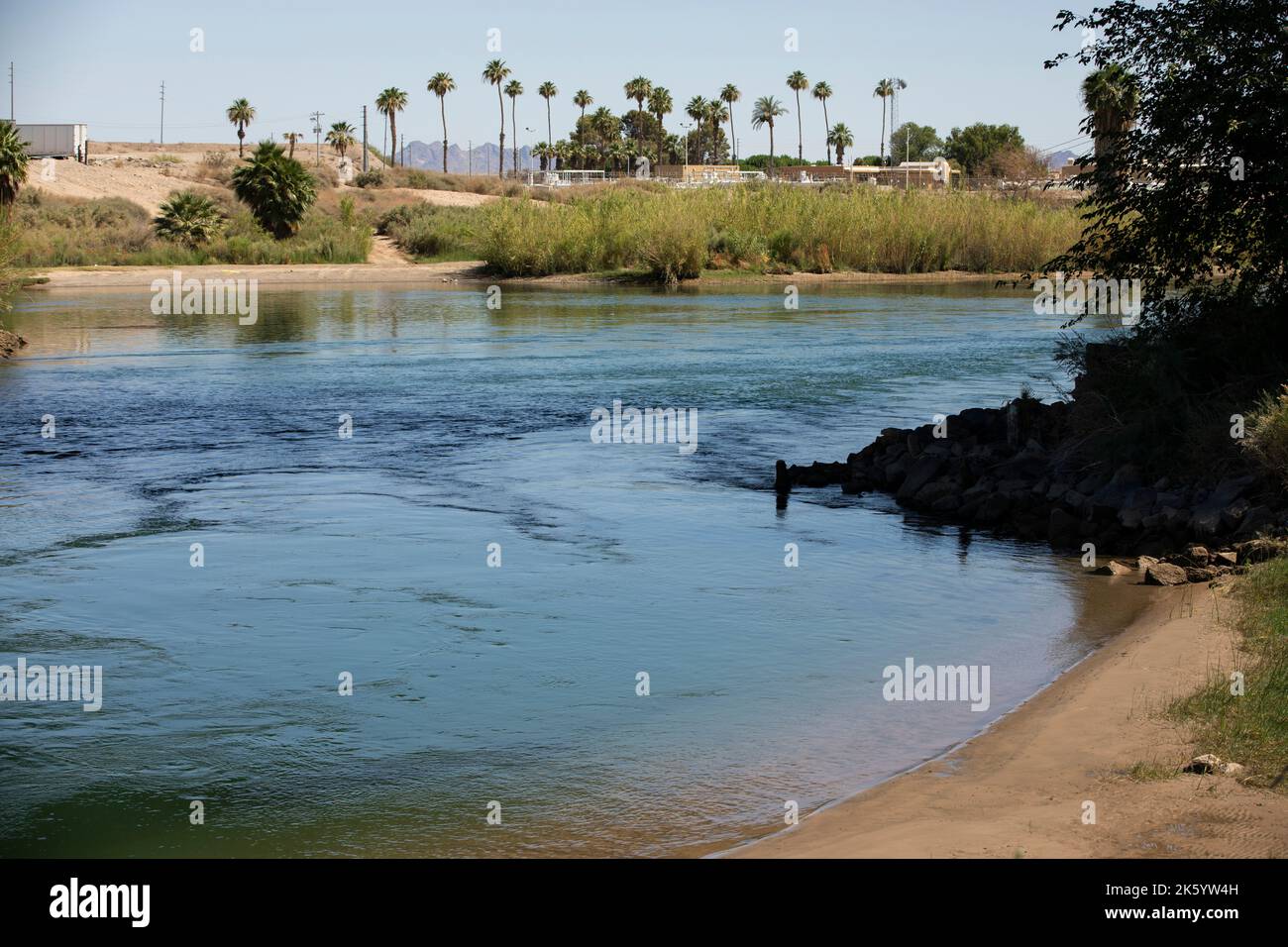 Arizona california border colorado river hi-res stock photography and ...