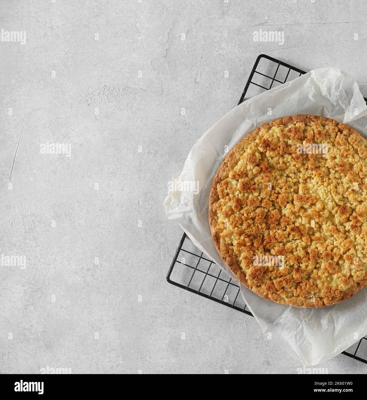 Appetizing apple pie on light background. top view, copy space Stock ...