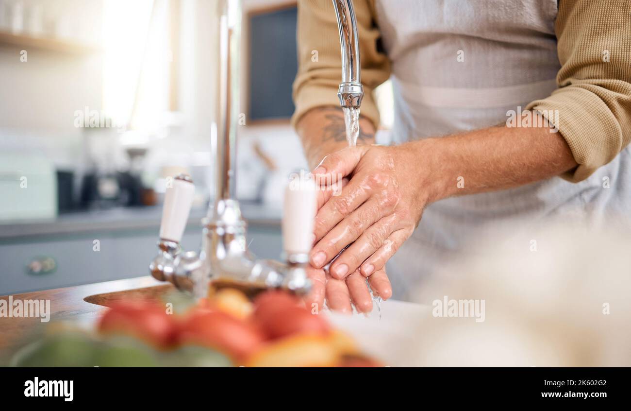 Washing hands kitchen sink man hi-res stock photography and images - Alamy