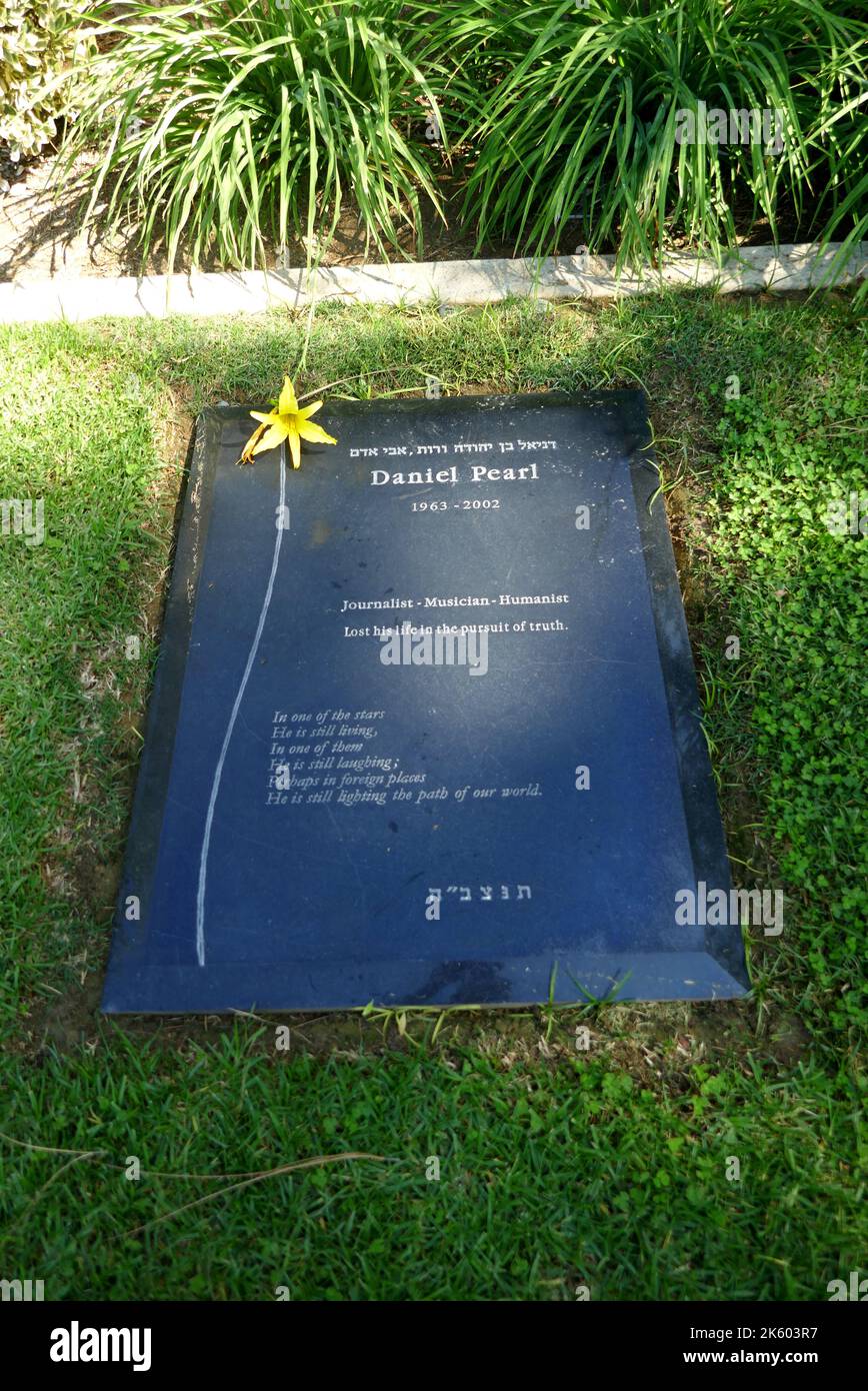 Los Angeles, California, USA 9th October 2022 American Journalist Daniel Pearl's Grave at Mount ...