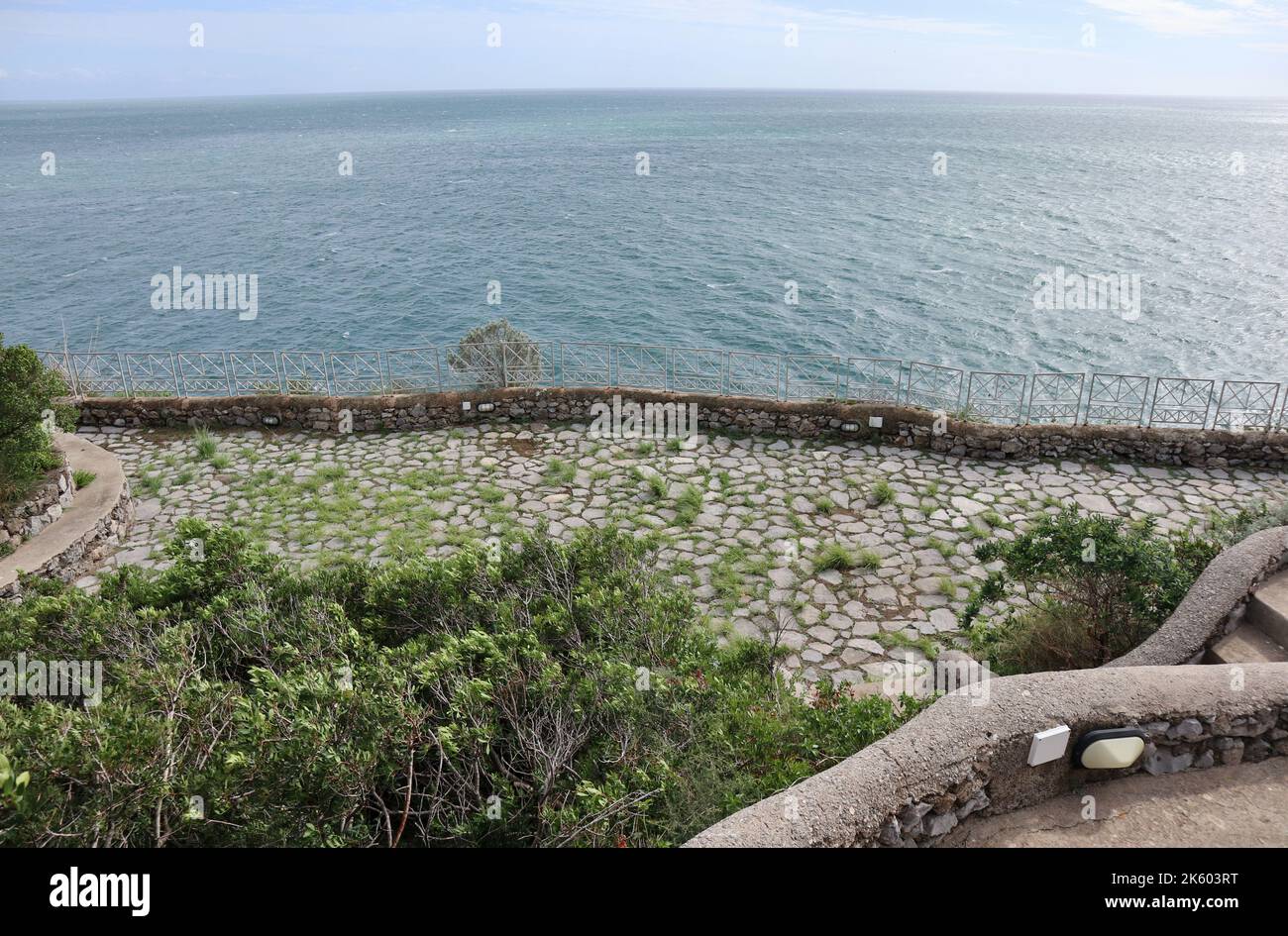 Conca dei Marini - Belvedere sotto la Torre di Capo di Conca Stock ...