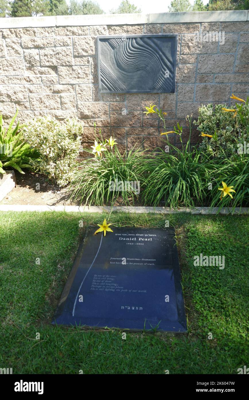 Los Angeles, California, USA 9th October 2022 American Journalist Daniel Pearl's Grave at Mount ...