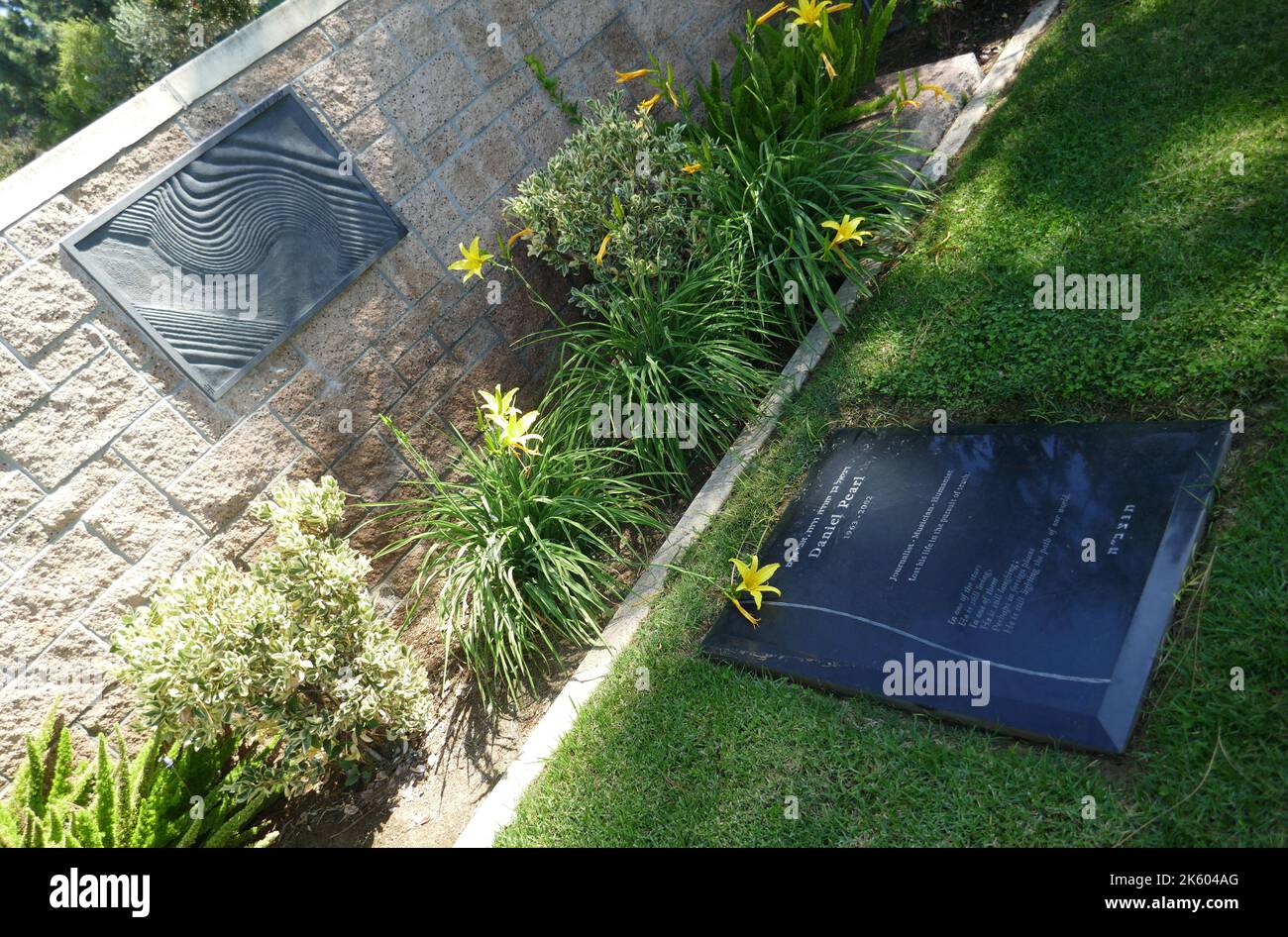 Los Angeles, California, USA 9th October 2022 American Journalist Daniel Pearl's Grave at Mount ...