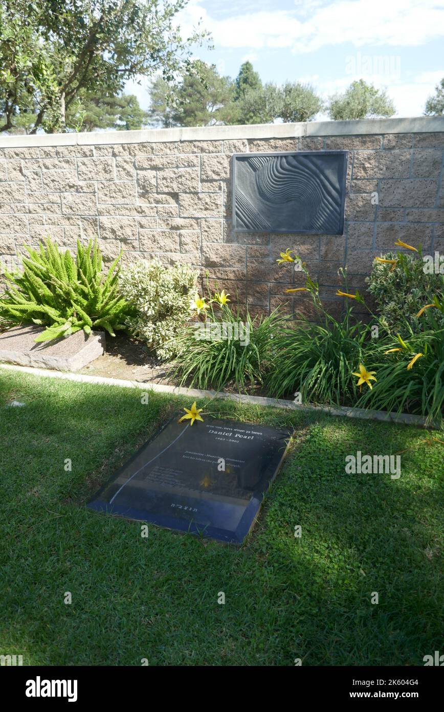 Los Angeles, California, USA 9th October 2022 American Journalist Daniel Pearl's Grave at Mount ...
