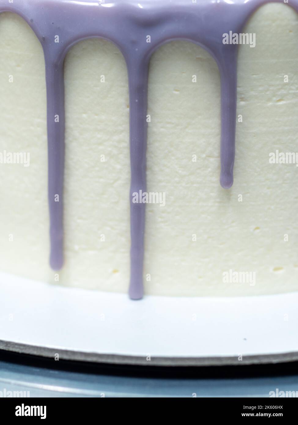 white chocolate drops for frosting icing cake dcoration topping Stock ...