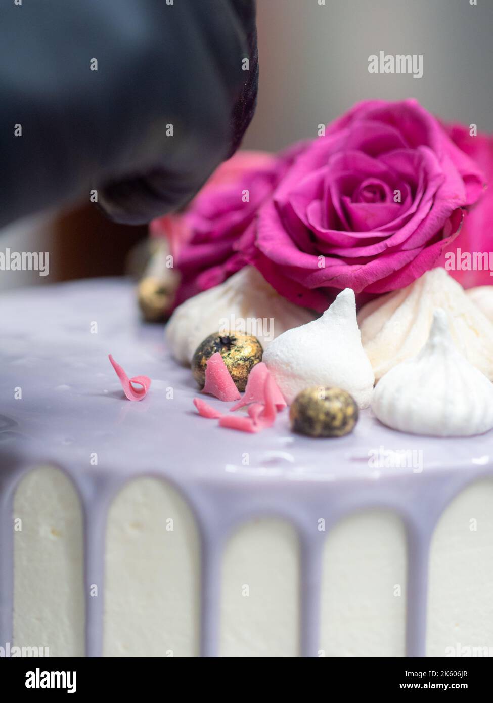 gold handpainted decorated romantic cake Stock Photo - Alamy