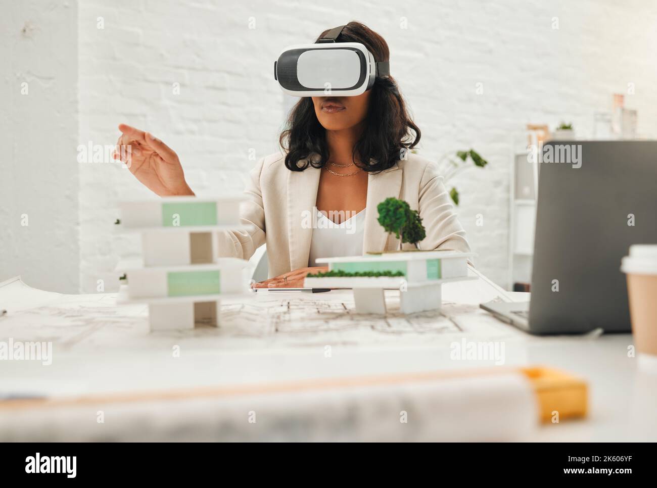 African american woman game designer hi-res stock photography and images - Alamy