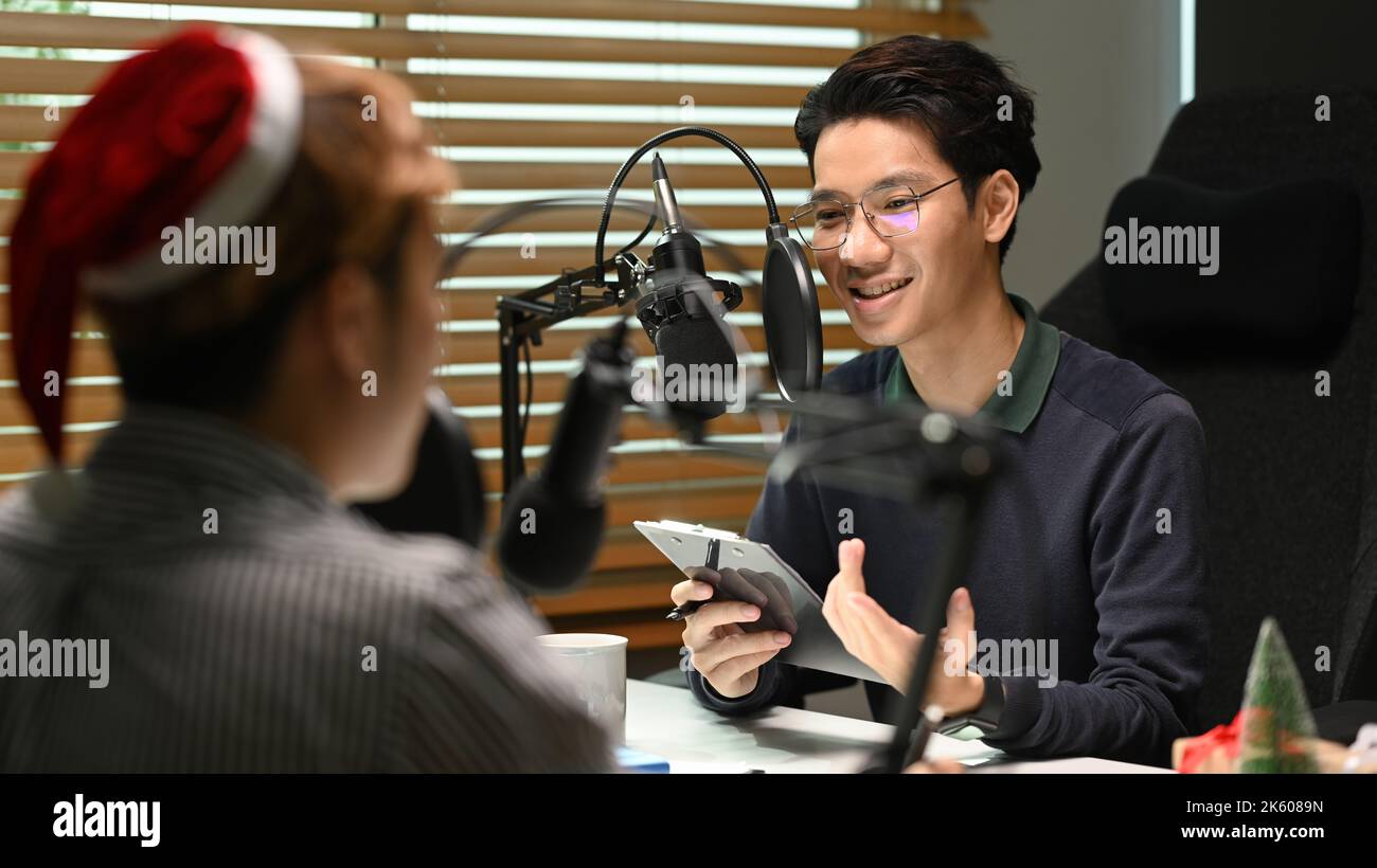 Two person interview record hi-res stock photography and images - Alamy