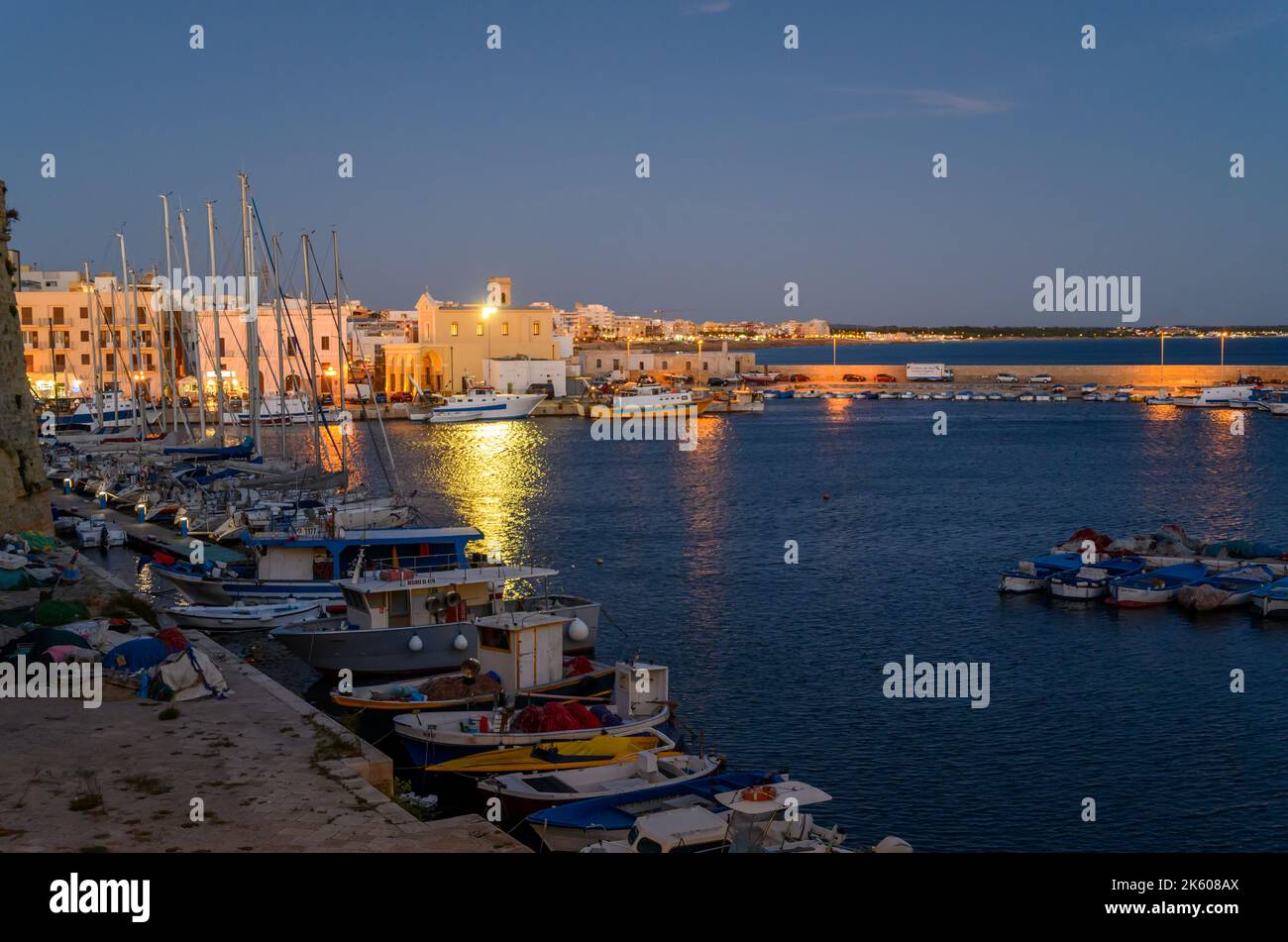 Gallipoli by night: View across the Fisherman's port and leisure boat ...