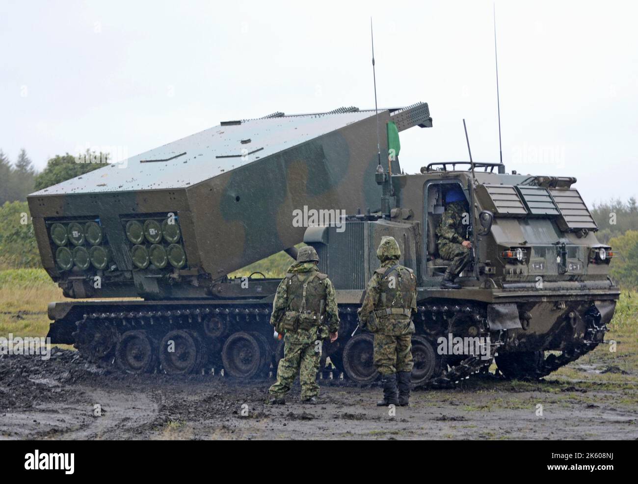 The Japan Ground Self-Defense Force conducts an artillery live-fire ...