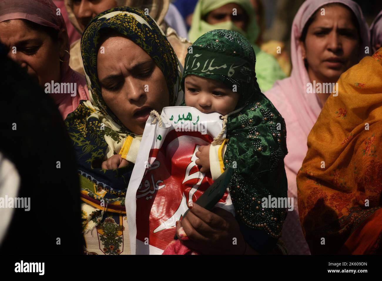 Srinagar, Jammu And Kashmir, India. 9th Oct, 2022. Small Kashmiri ...
