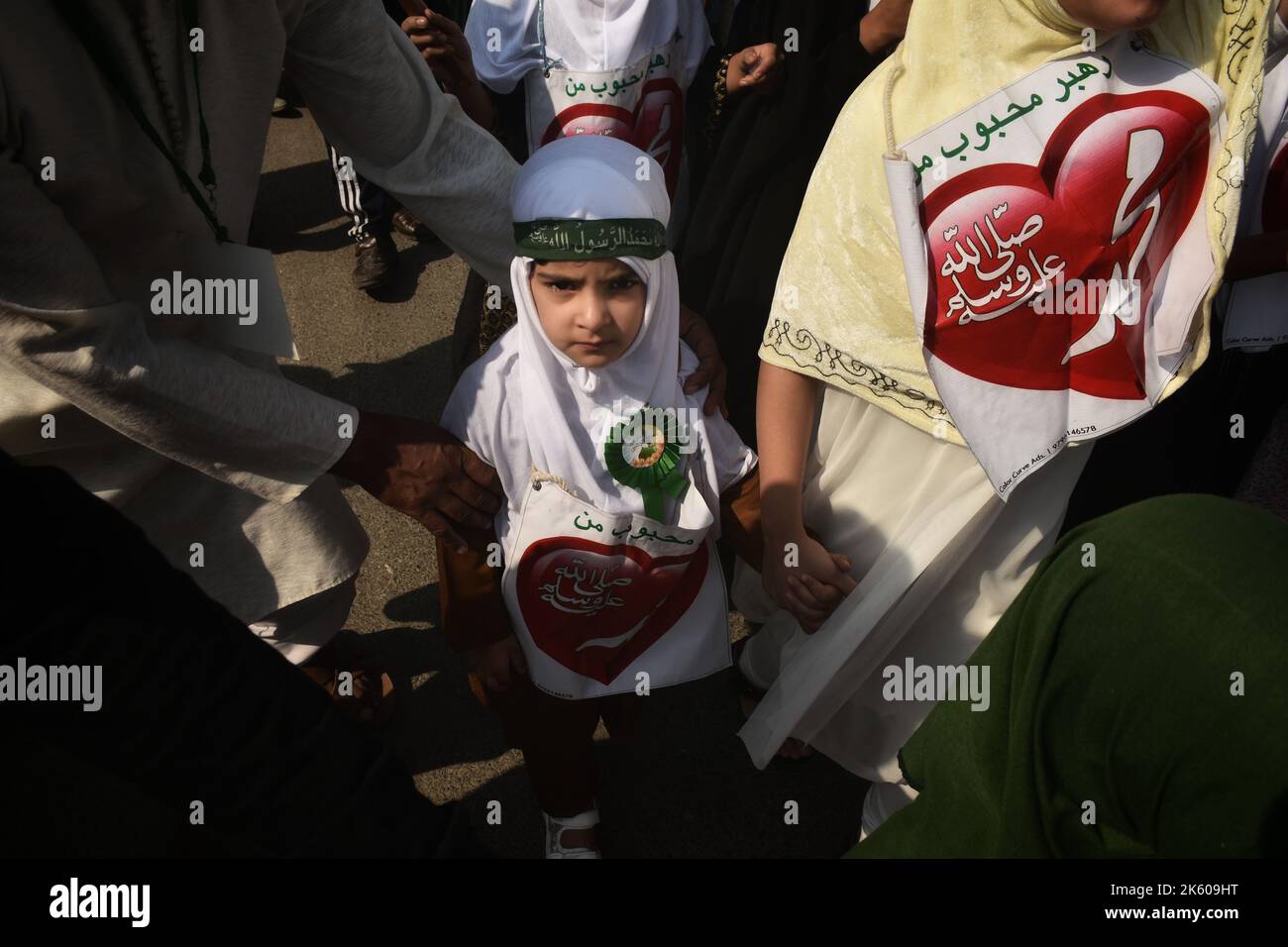 Srinagar, Jammu And Kashmir, India. 9th Oct, 2022. Small Kashmiri ...
