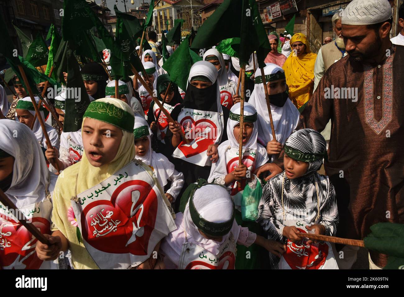 Srinagar, Jammu And Kashmir, India. 9th Oct, 2022. Small Kashmiri ...