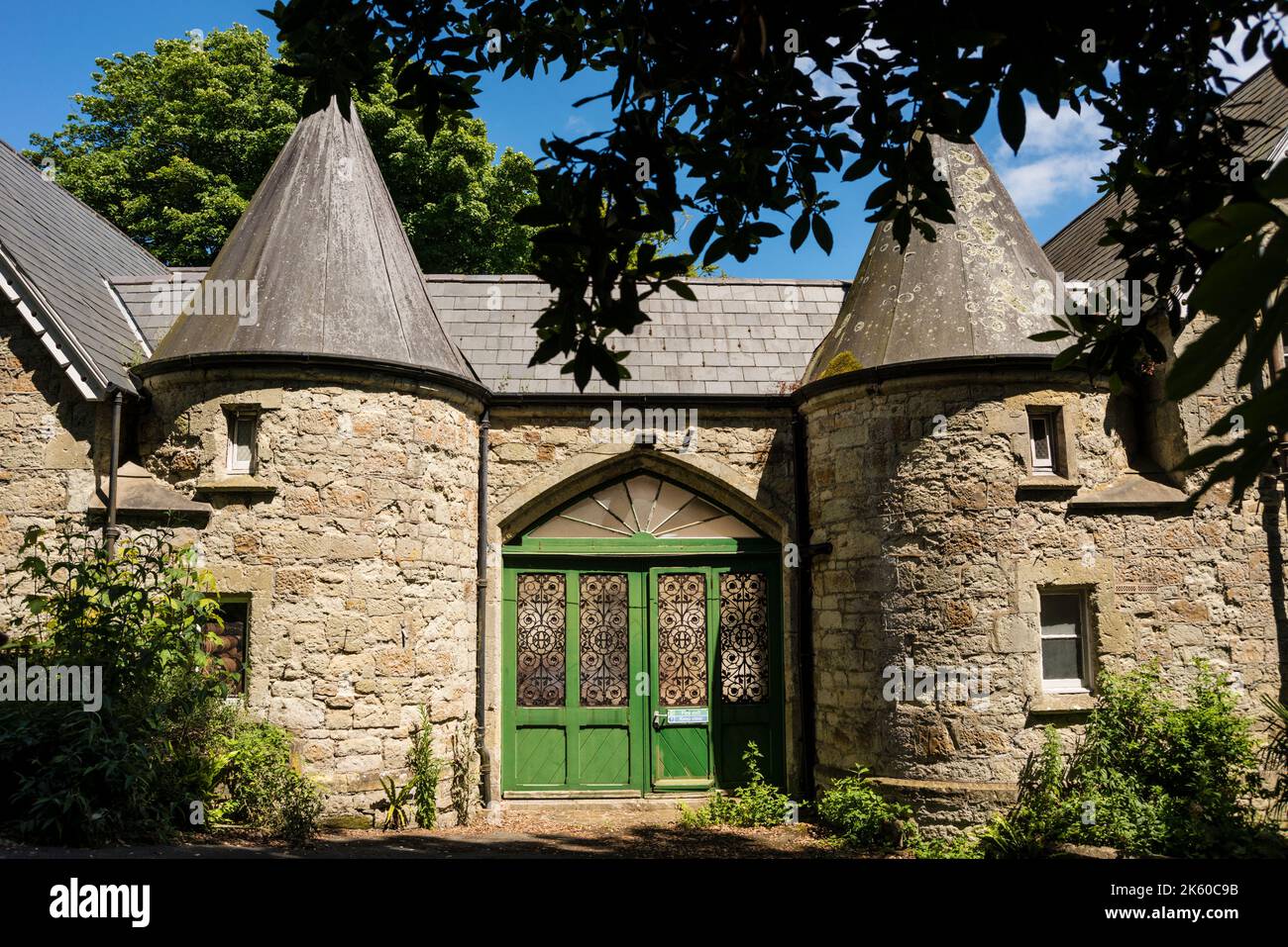 Village mansion hi-res stock photography and images - Alamy