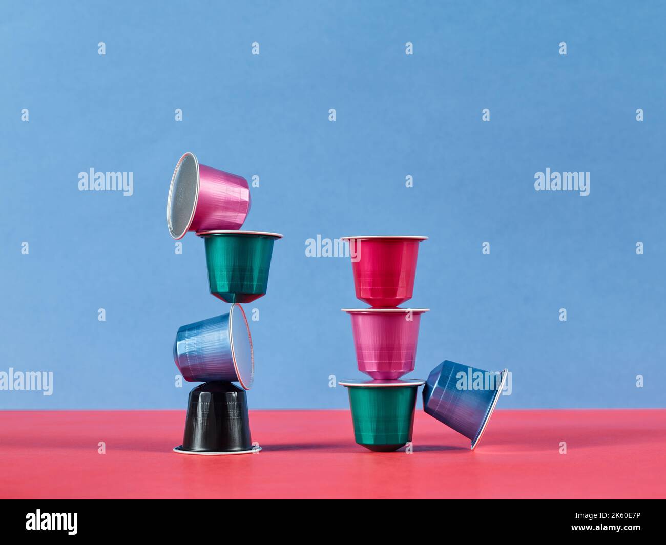 Different color capsules hi-res stock photography and images - Alamy